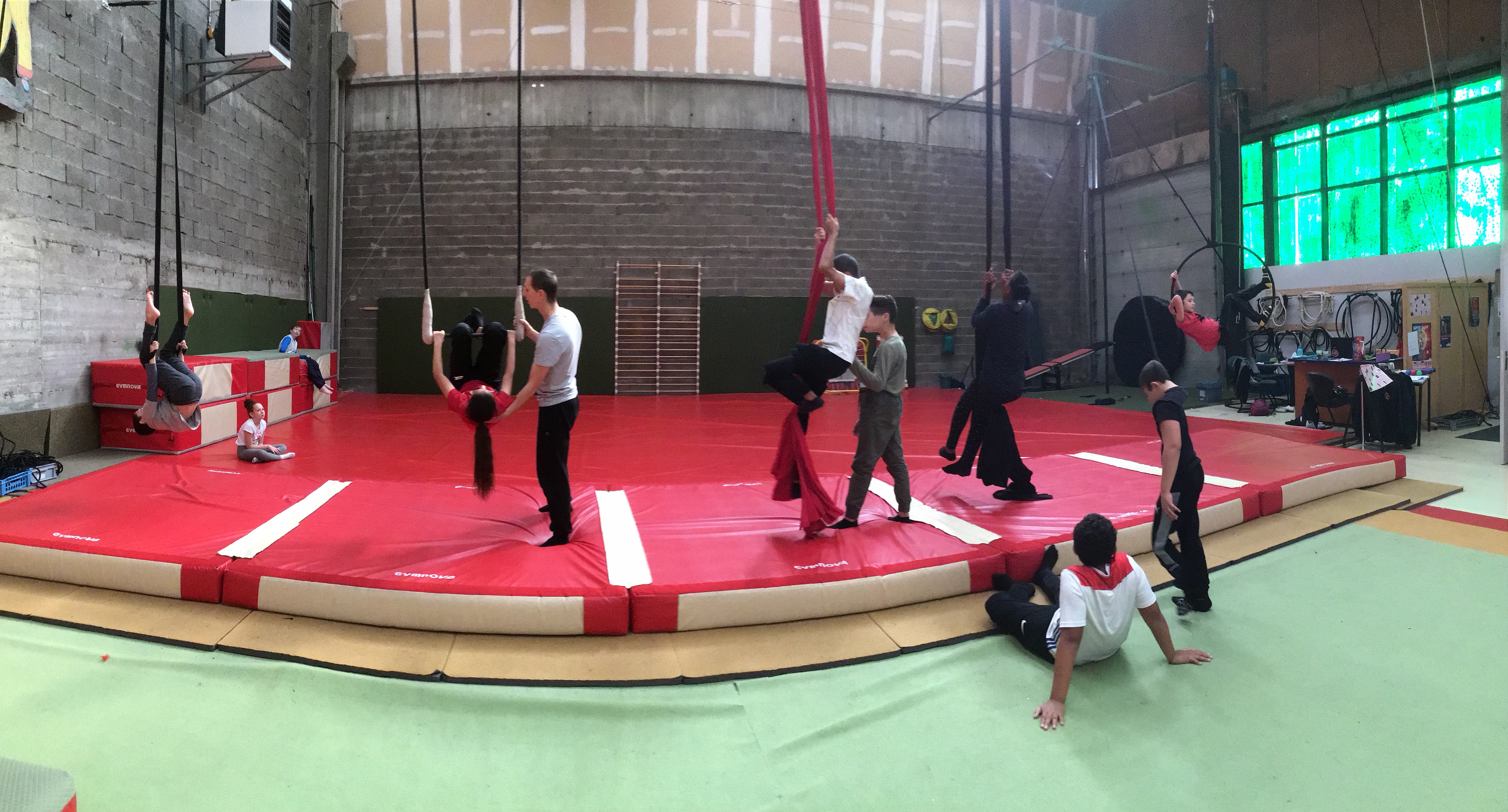 séance à l’école de cirque – Site Internet du Collège COLETTE