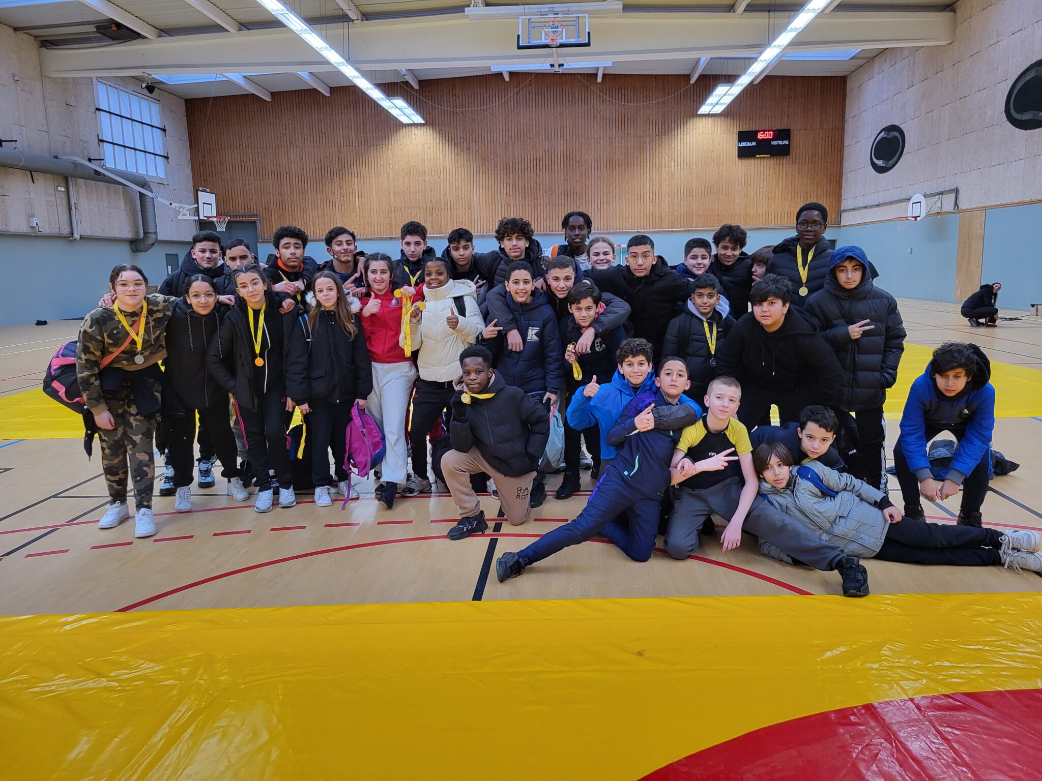 Académique de lutte au gymnase Colette – Site Internet du Collège COLETTE